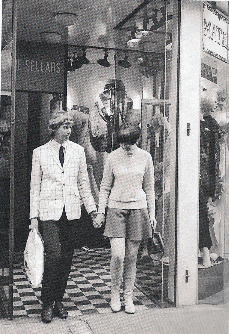 Modernist couple - Thick As Thieves